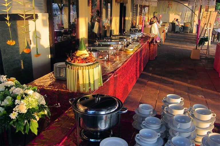 Kamangha-manghang Buffet Lunch Sa Jimbaran Bay | Bawang Merah ...